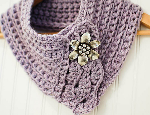 Ravelry: Pretty Cowl / Scarflette pattern by Kara Gunza