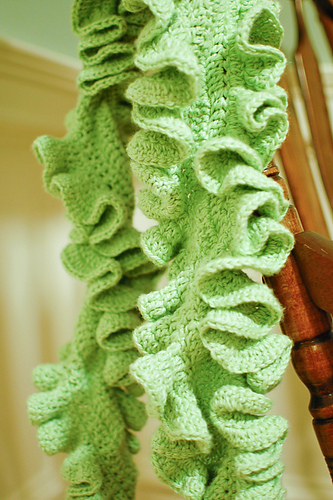 Ravelry: Livy Ruffle Scarf pattern by Kara Gunza