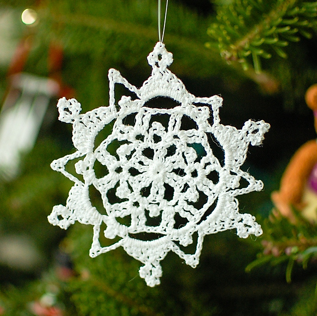 Ravelry: Pretty Picot Snowflake pattern by Kara Gunza