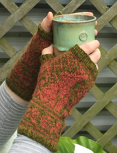 Ravelry: Rabbity mittens & muffatees pattern by bunnymuff - Mona Zillah