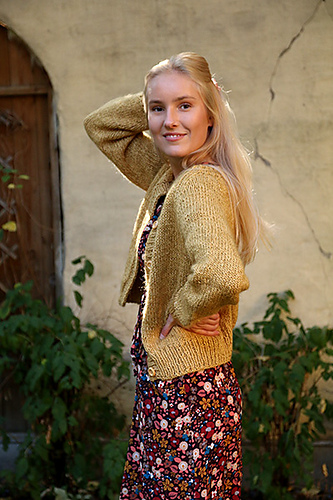 Ravelry: The Betty Cardi / Bettyjakke pattern by Anna Enge