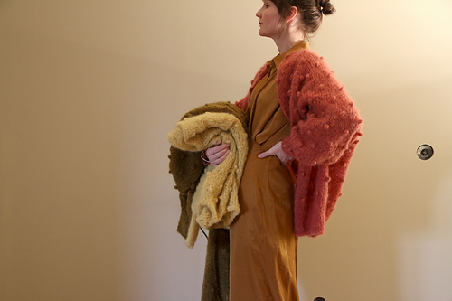 Ravelry: Fuzzy Dot Cardigan / Fuzzy dottejakke pattern by Anna Enge