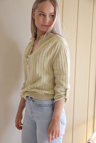 Ravelry: Norda Tee pattern by Anna Enge