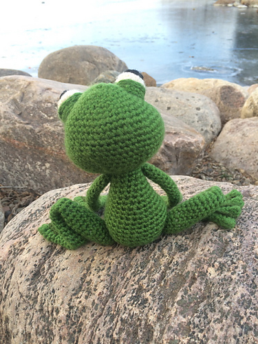 Ravelry: Fergus the Frog pattern by Lise-Anne Michel