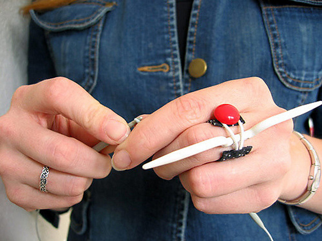 Ravelry: pieKnits' DIY Cable needle holder