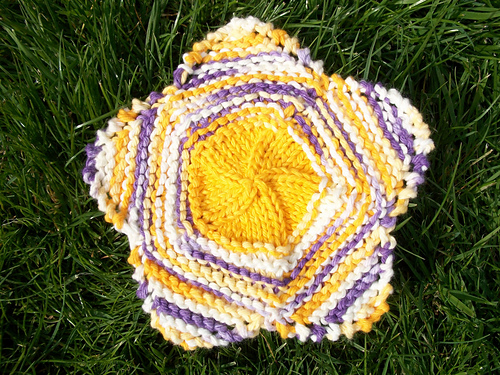 Ravelry: Small Flower Dishcloth or Washcloth pattern by Diane Haworth