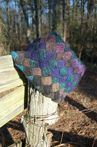 Ravelry: Entrelac Cowl pattern by Preita Salyer