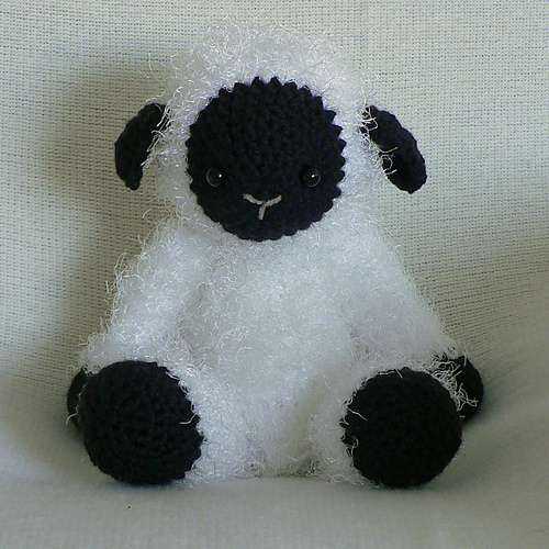 Ravelry: Fuzzy Lamb pattern by June Gilbank