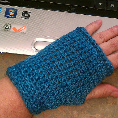 Ravelry: Knit-Look Cuff (Camel Stitch) Fingerless Gloves pattern by Pam ...