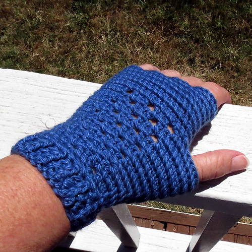 Ravelry: Checkerboard Driving Gloves pattern by Pam Daley