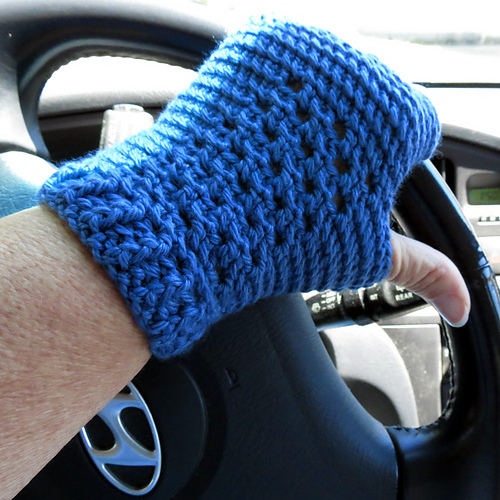 Ravelry: Checkerboard Driving Gloves pattern by Pam Daley