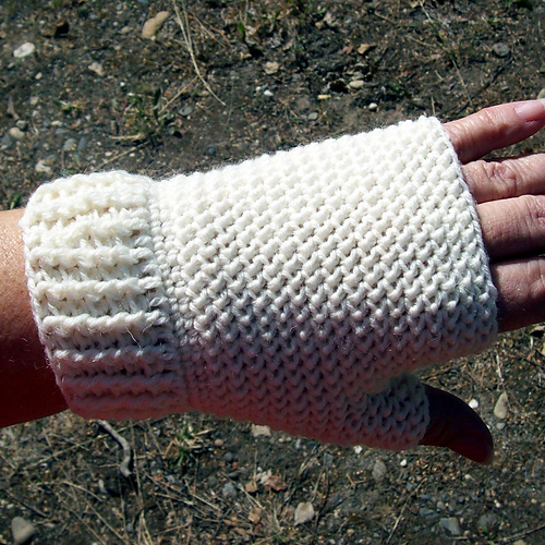 Ravelry: Half-Finger Hobo Gloves pattern by Pam Daley
