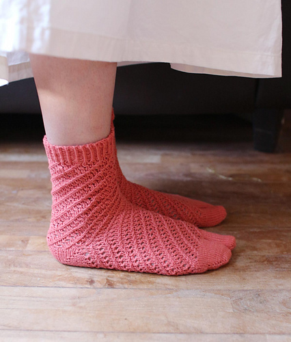 Ravelry: No.1 Diagonal Tabi Style Socks pattern by Porcs-épics ...
