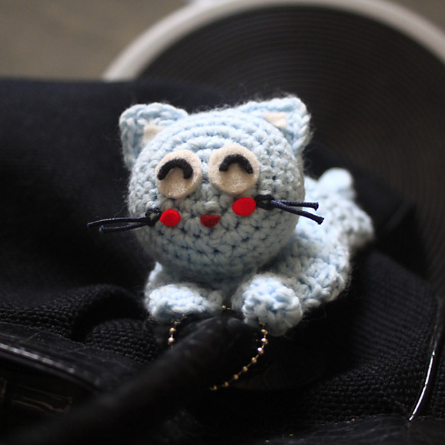 Ravelry: Twinky Cat Kleenex Pocket pattern by Anya Memouse