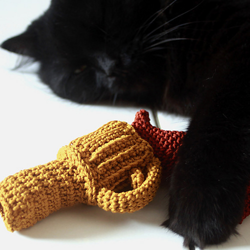 Ravelry: Revolver USB Pouch pattern by Anya Memouse