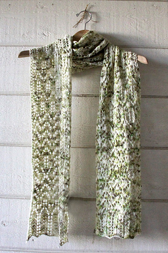 Ravelry: Raava scarf pattern by Diana Rozenshteyn