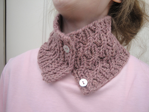 Ravelry: Cozy Alpaca Cowl pattern by Emily Johannes