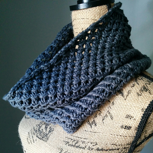 Ravelry: Irish Mesh Cowl pattern by Linda Thach