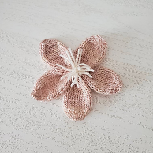 Ravelry: Knitted Cherry Blossoms pattern by Linda Thach