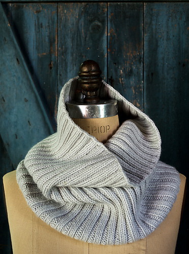 Ravelry: Lovely Ribbed Cowl pattern by Purl Soho