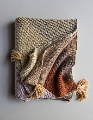 Ravelry: Rectangular Colorblock Bias Blanket pattern by Purl Soho