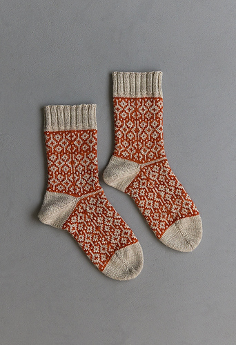 Ravelry: Double Diamond Socks pattern by Amelia Putri