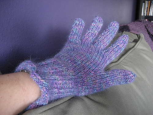 Ravelry: Gloves pattern by Louisa Harding