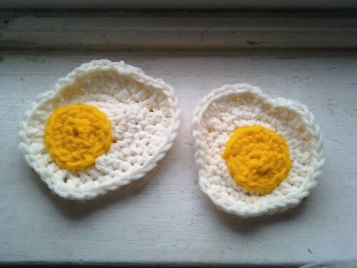 Ravelry: Egg Magnet pattern by Lion Brand Yarn