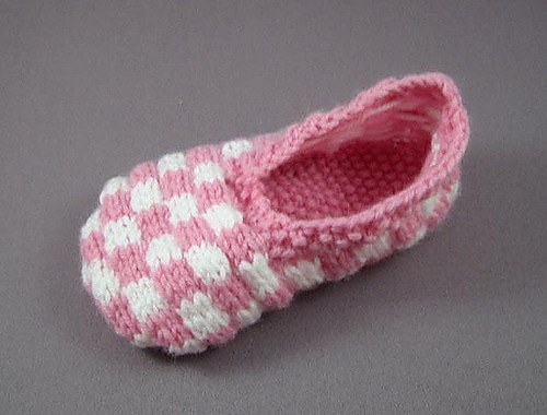 Ravelry: Gingham Shoes pattern by Zoë Mellor