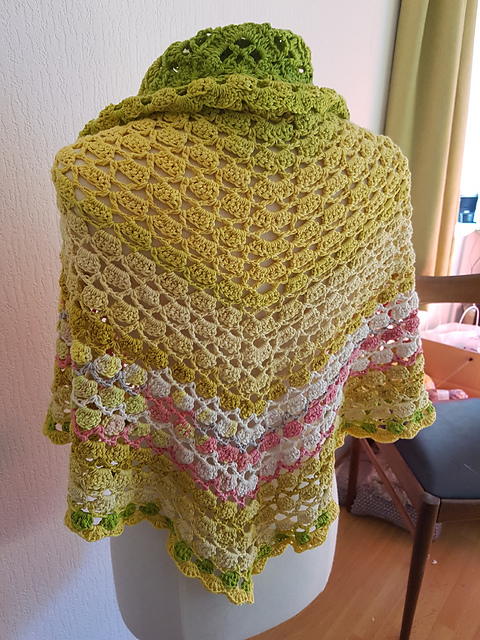 Ravelry: pzoet's Ruffle Shawl