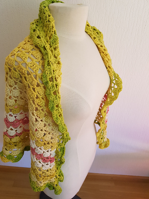 Ravelry: pzoet's Ruffle Shawl