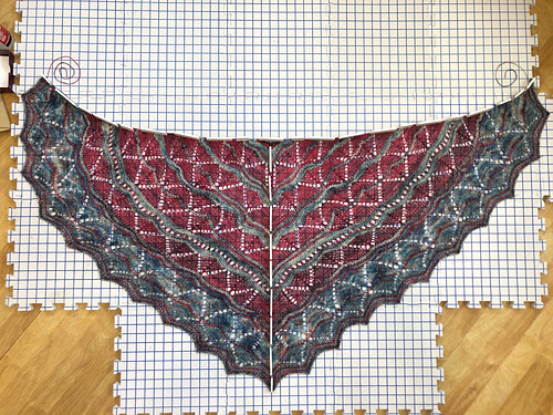 Ravelry: Curved Triangle Shawl pattern by Iris Schreier