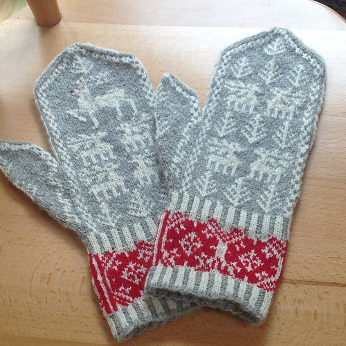 Ravelry: All the Reindeer Mittens pattern by Janet Welsh Knits