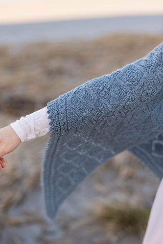 Ravelry: Hourglass pattern by Paulina Popiolek