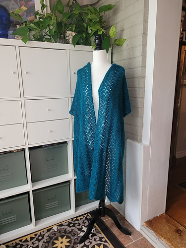 Ravelry: Feather and Fan Short Scarf pattern by Kelly Faller