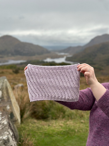 Ravelry: Dewdrops Cowl pattern by Rachel is Knitting