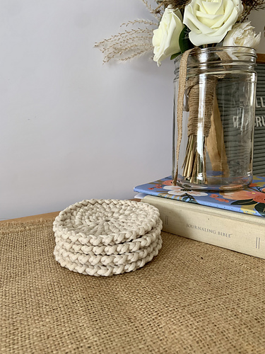 Ravelry: Aspetuck Coaster pattern by Rachel Pyle