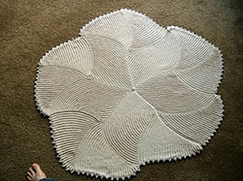 Ravelry: Curlicue Coverlet pattern by Annie Dempsey
