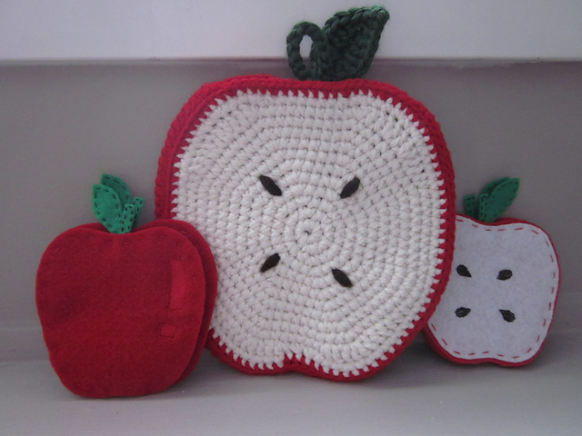 Ravelry: Apple Trivet & Potholder pattern by Lien Lu