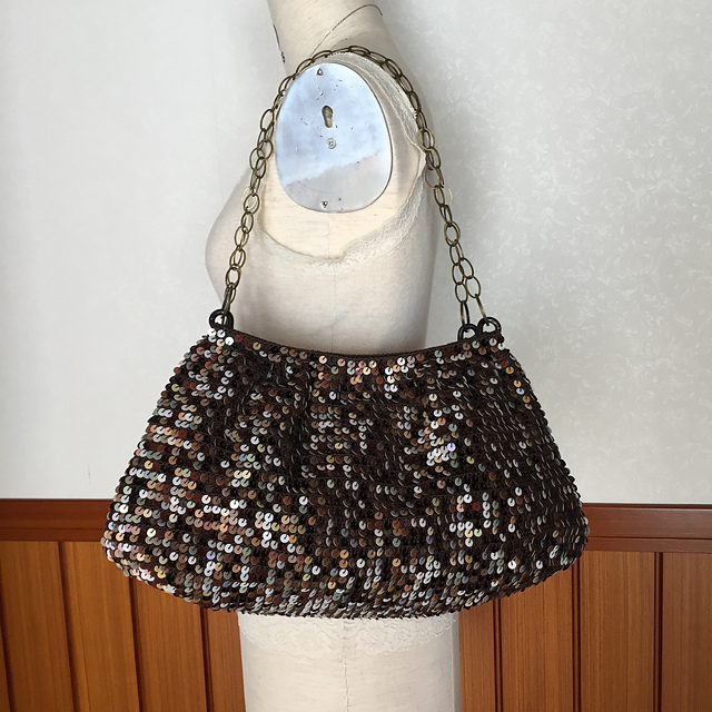 Ravelry: #31 Sequin Gamaguchi Bag pattern by Naoko Shimoda (下田 直子)
