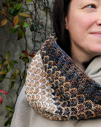 Ravelry: Arca Cowl pattern by Elena Fedotova