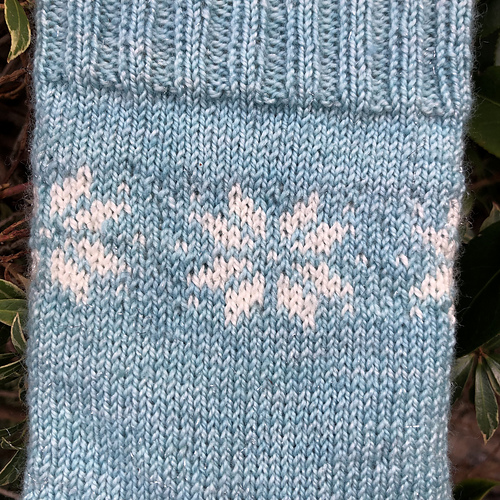 Ravelry: Snowflake Socks pattern by Rosemary Davis