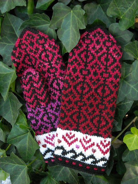 Ravelry: Hjärtan på rad pattern by Solveig Larsson