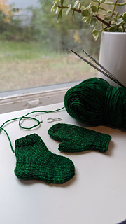 Ravelry: Tiny Tim Mini Sock and Mitten Ornaments pattern by Rachel Ewen