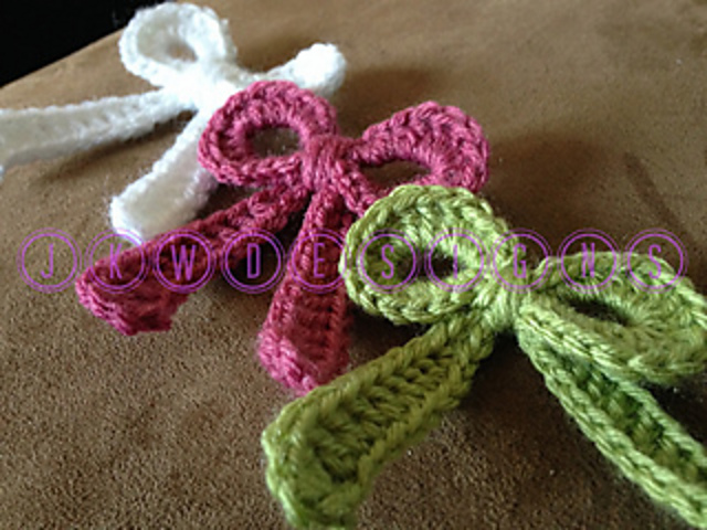 Ravelry: Applique Ribbon Bow pattern by Julia Kim Werts