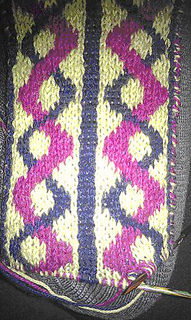 Ravelry: 3 coloured Helix type pattern pattern by Rikke Brandt