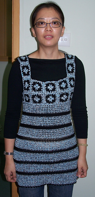 Ravelry: #31 Floral Square Tunic pattern by Mayumi Kawai (河合真弓)