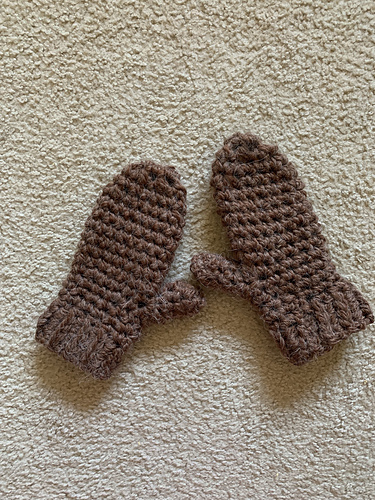Ravelry: Chunky Mittens pattern by Kara Gunza