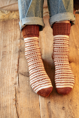 Ravelry: Tie Socks pattern by Ronja Hakalehto