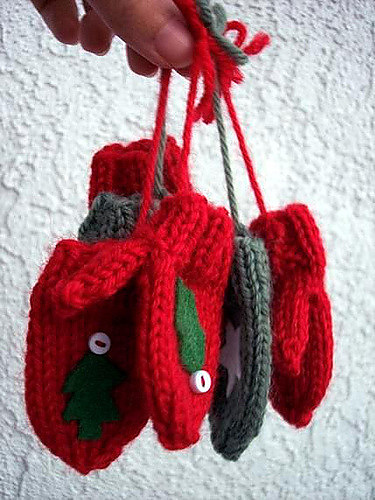 Ravelry: Mini Mittens pattern by Heidi Schlumpf